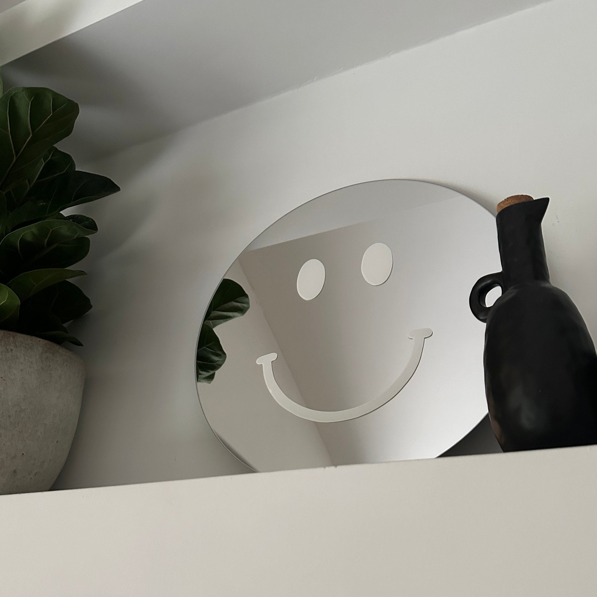 White Smiley Mirror - Timeless serenity for your interior. - Hi Smiley